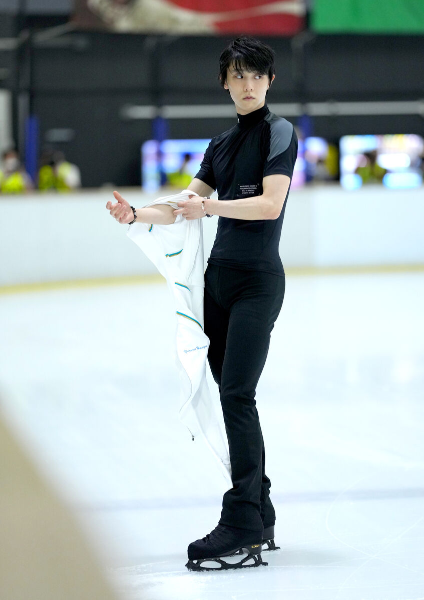 スポーツ報知 ICELINK on Twitter: "羽生結弦さん、「ホープ＆レガシー」で4回転ループ―3回転トウループ着氷 プロ転向後、初滑り公開 https://t.co ...