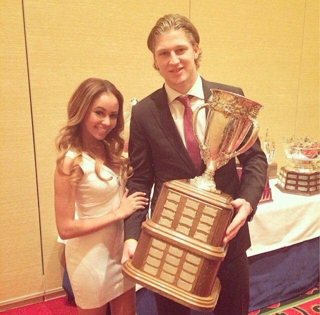 Vanessa Morgan Et Nathan Mackinnon