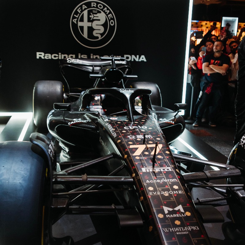 Alfa Romeo onthult speciale zwarte livery voor GP van Las Vegas - F1journaal.be - Dagelijks ...