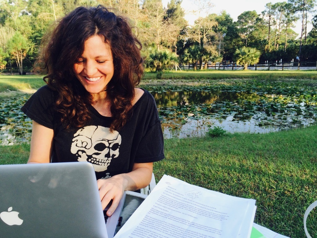 Beth Raymer Darkly Comedic Family Fiction With Beth Raymer | SCC 95