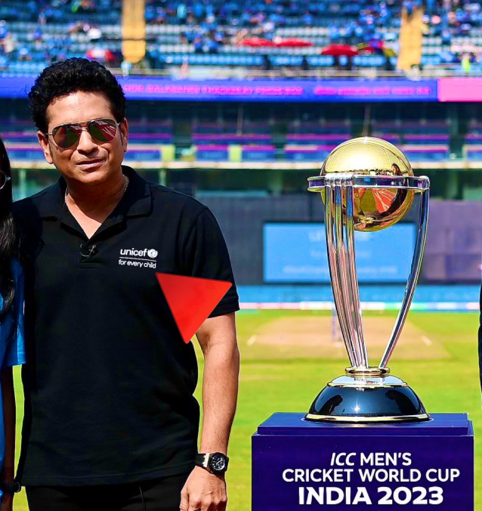 ये है अपने सचिन तेंदुलकर जी भारत में इन्हें क्रिकेट का भगवान कहा जाता ...