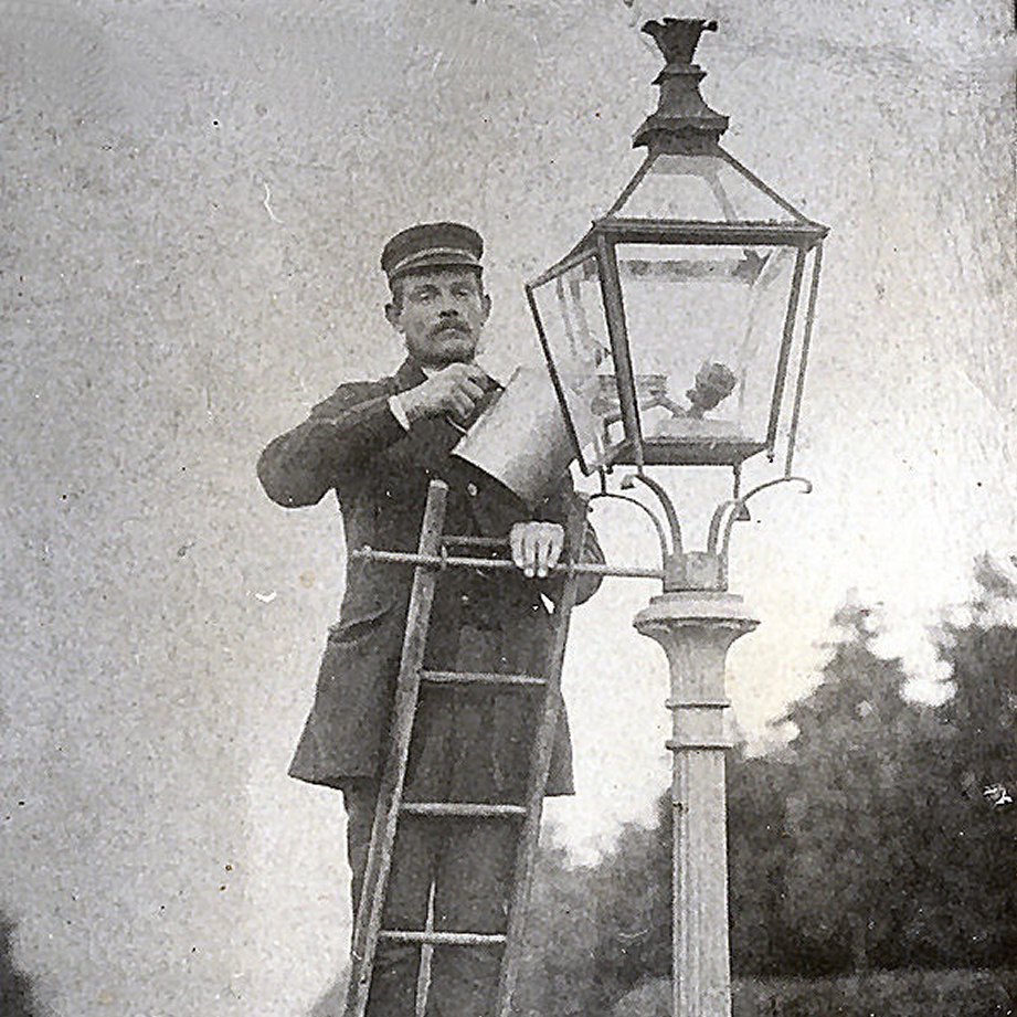 Lamplighter 19th Century Lamplighter Wikipedia