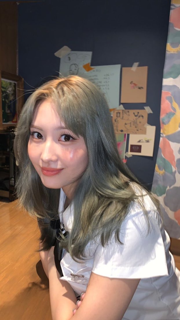 momo pics on Twitter: "She's too gorgeous.😍🍑#MOMO #모모 https://t.co/5njqYi4iIA" / Twitter