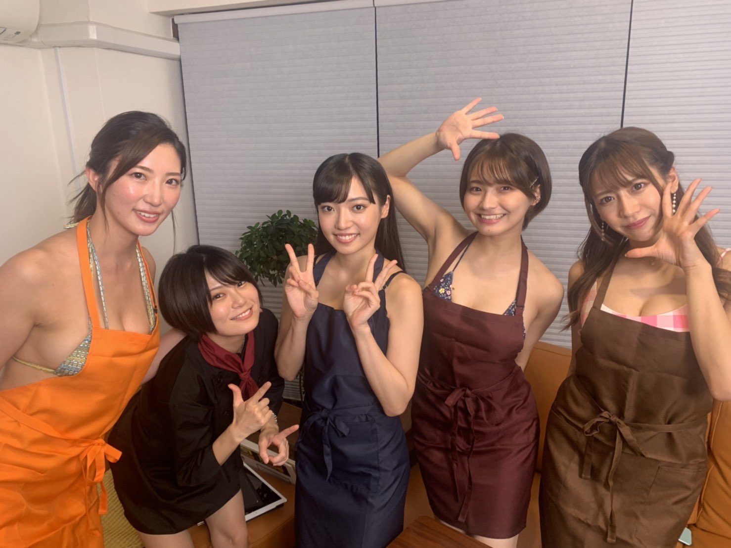 松嶋えいみ on Twitter: "みにすぽ！eCamp今夜20:00配信🏕💗 『ビキニシェフ後編』です😆 水着エプロン料理対決がついに決着⚡️ 優勝は誰の手に🙈！！？ ぜひキャンパーになっ ...
