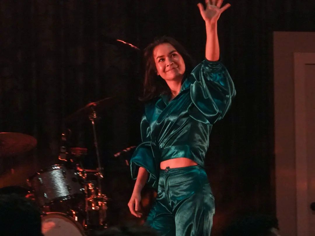 mitski's archive on Twitter: "happy mitski 💙 https://t.co/zdOgzCJjrY" / Twitter