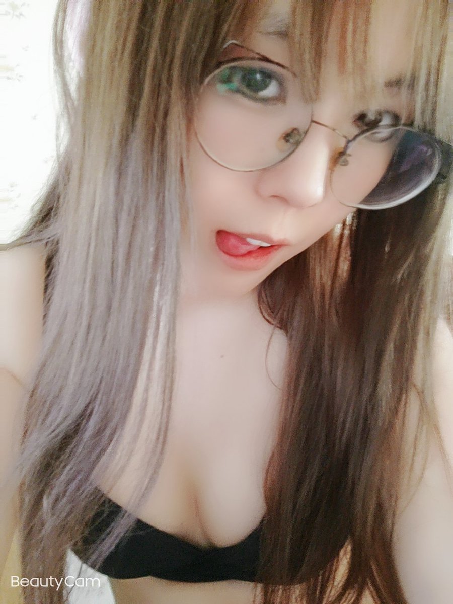 小唯喵 on Twitter: "感冒快一个礼拜了，还不好，外加鼻炎。不能吃辣的 不能吃凉的 不能吹空调。难受死了。"