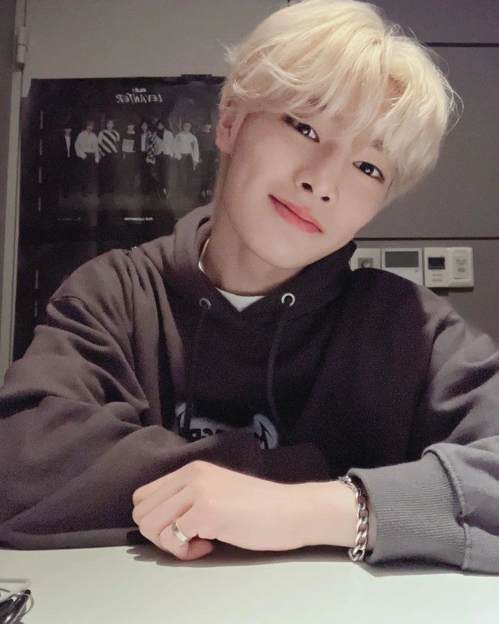 ro lvs skz, cami & mia ☁️ -99 on Twitter: "RT @sophlvsmin: — (M)ini au – Skz Tw: su!cid3 ...