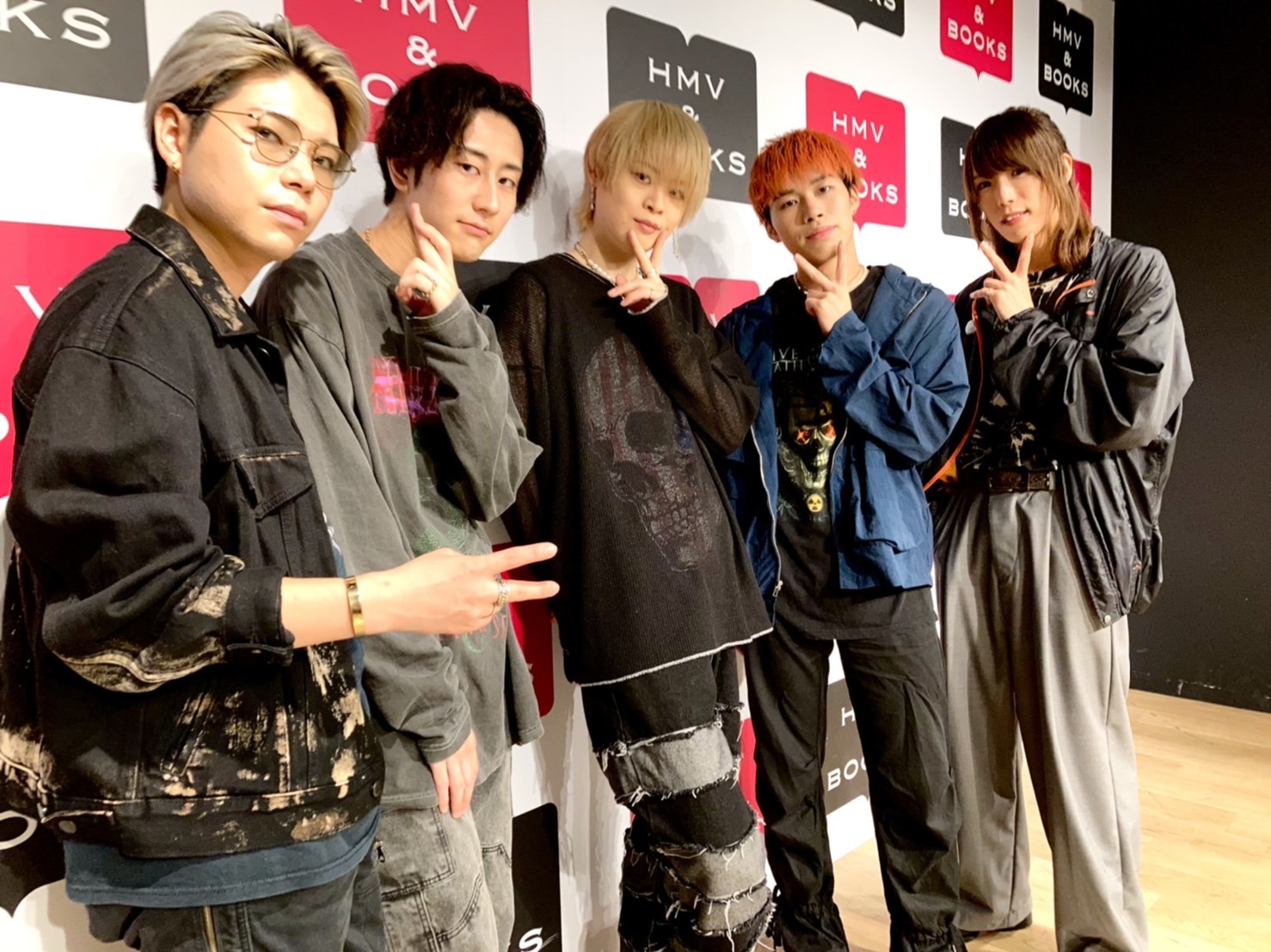 HMV&BOOKS SHINSAIBASHI on Twitter: "【#VELLEJ】 本日は、『VELLE.J インストアイベント』にお越し頂きありがとうございました！ VELLE.J ...