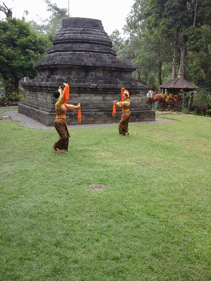 KENDEDES (Shri Nareshwari Pradjna Paramitha Kendedes) Ibu dari raja ...