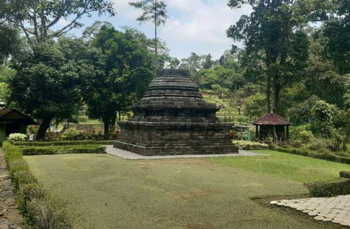 KENDEDES (Shri Nareshwari Pradjna Paramitha Kendedes) Ibu dari raja ...
