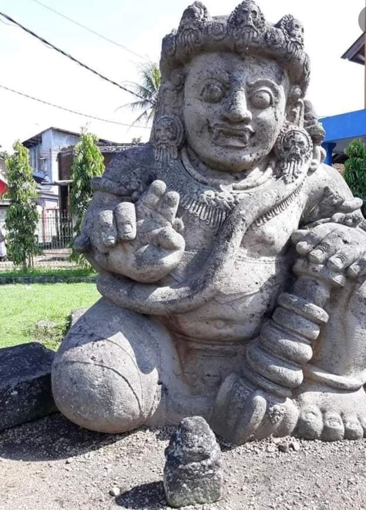 KENDEDES (Shri Nareshwari Pradjna Paramitha Kendedes) Ibu dari raja ...