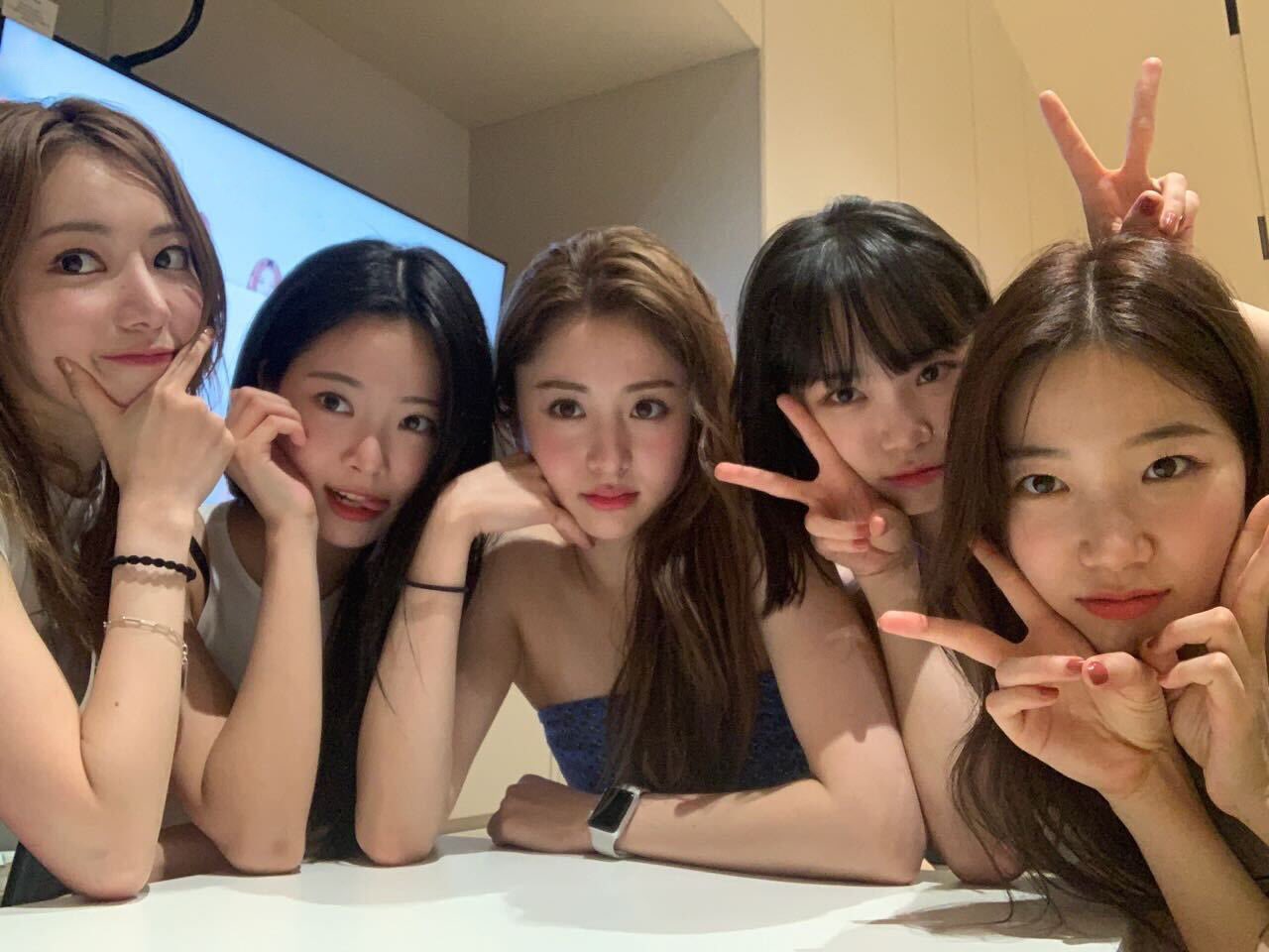 kim chaewon pics on Twitter: "twt update with ot5 💗 https://t.co/rjEcNp18C7" / Twitter