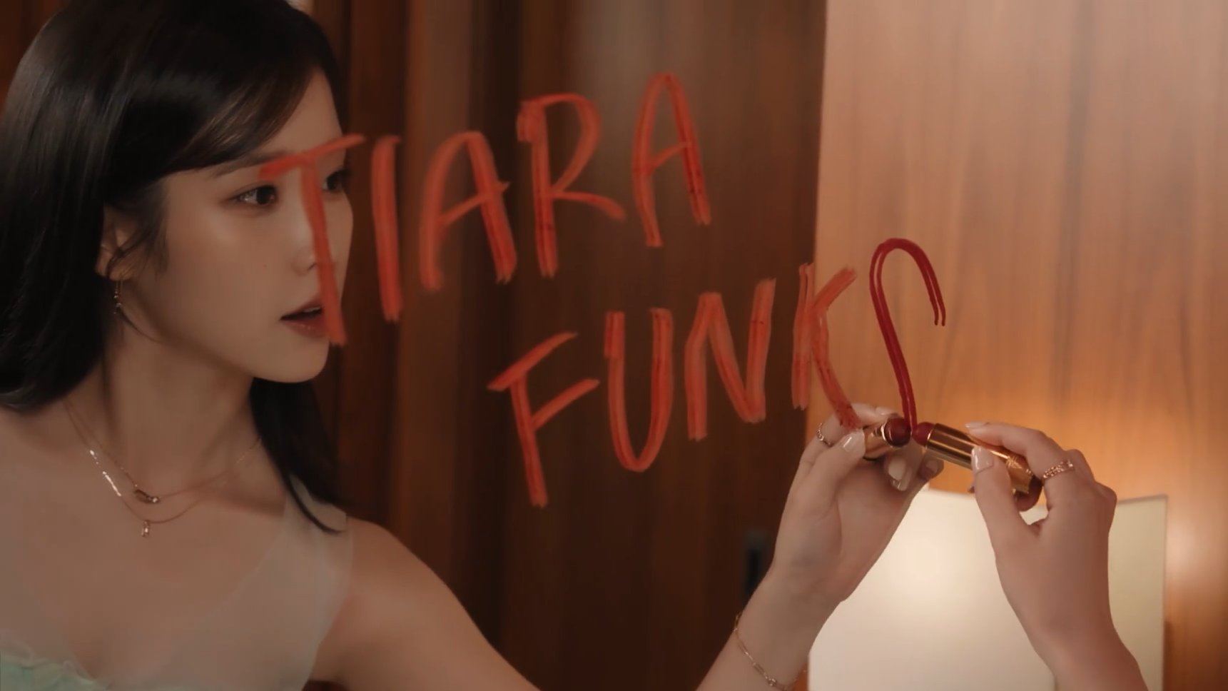 KGB.🕵️‍♀️ wonderwhen on Twitter: "IU x J.Estina with a Gucci Beauty cameo 💄 https://t.co ...