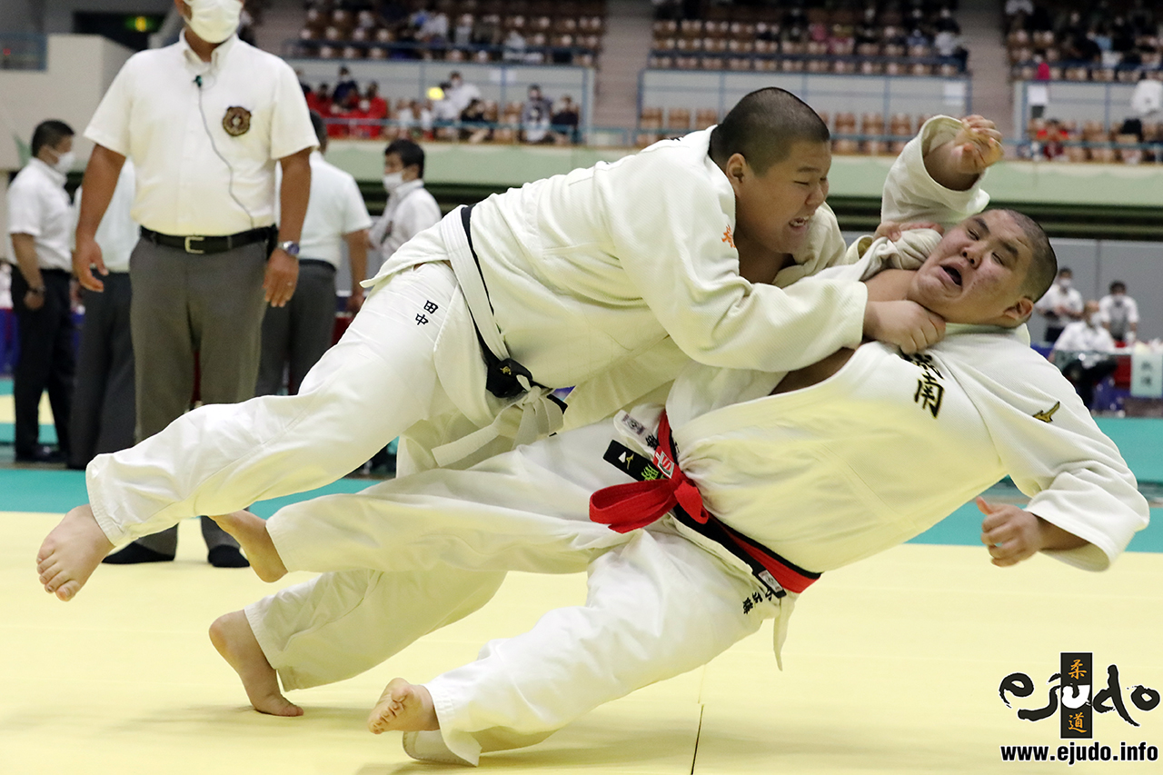 eJudo編集長 古田 英毅 on Twitter: "【写真】決勝、大成の大将水道啓人が内股透「技有」。そのまま抑え込み、合技「一本」で大会を締めた。 https://t.co ...