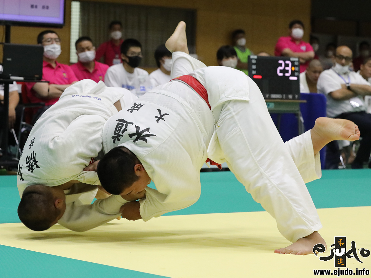 eJudo編集長 古田 英毅 on Twitter: "【写真】決勝、大成の大将水道啓人が内股透「技有」。そのまま抑え込み、合技「一本」で大会を締めた。 https://t.co ...