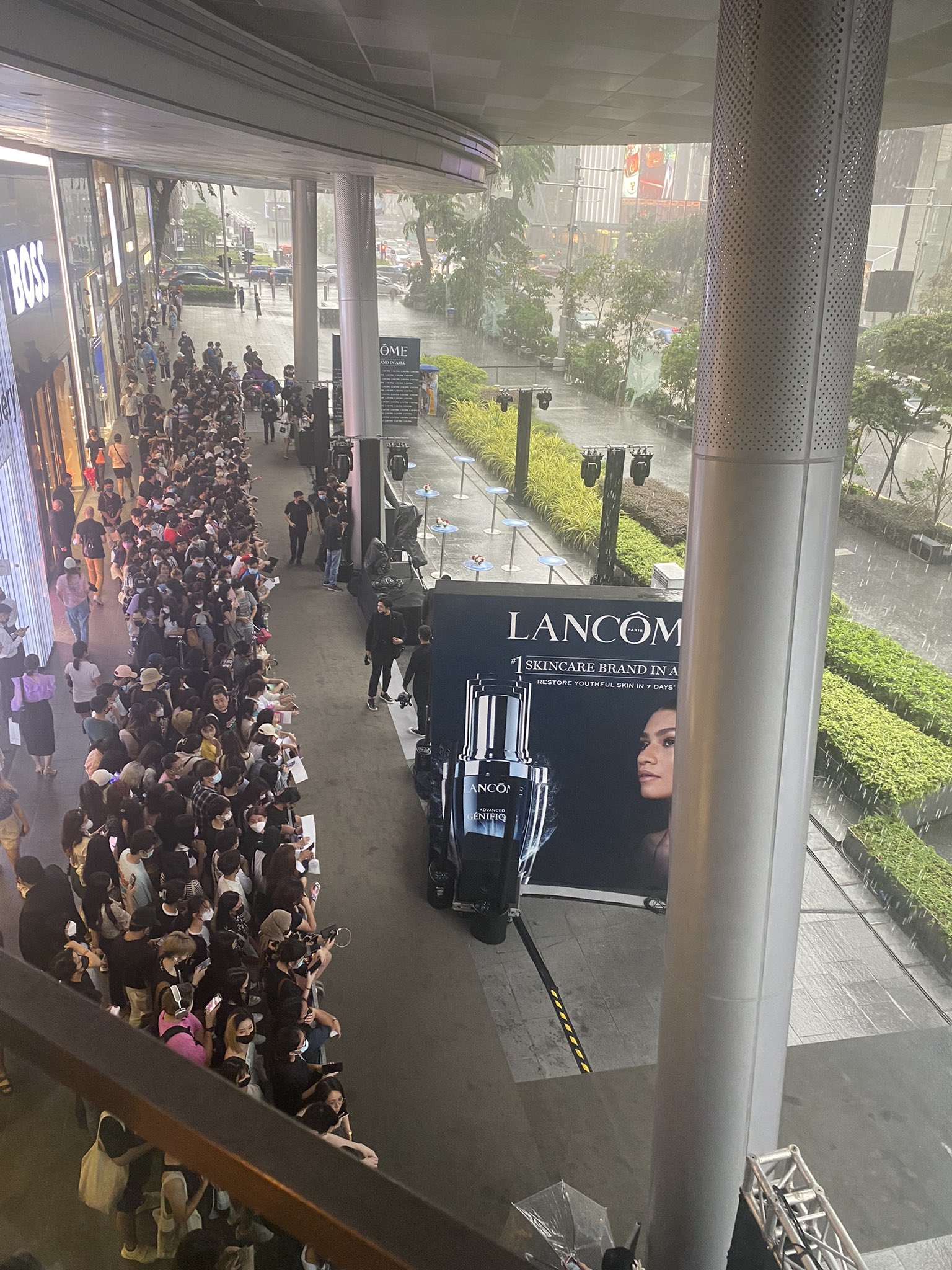 piptaezo on Twitter: "View from level 2 of Tiffany’s Lancome event #Tiffany #SNSD # ...