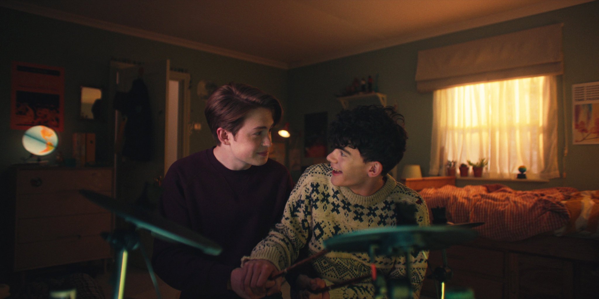 Netflix Canada on Twitter: "Heartstopper Look Both Ways 🤝 teaching your crush how to play the ...