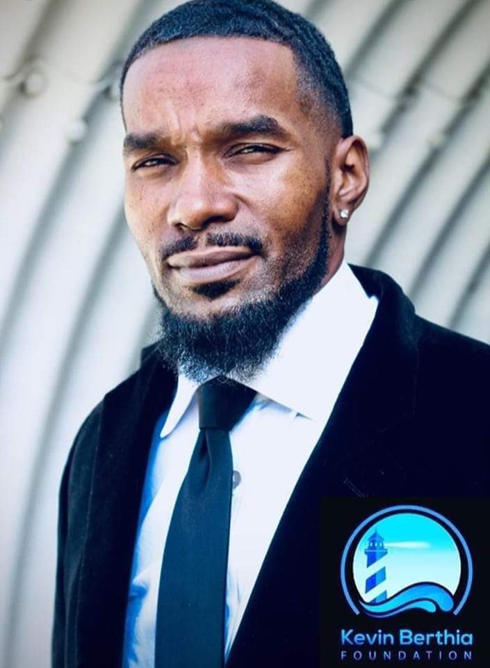 MKASA WA MWANA ALIYETAKA KUJIUA. #UZI 🦅Picha ya mwana unayoiona hapa ...