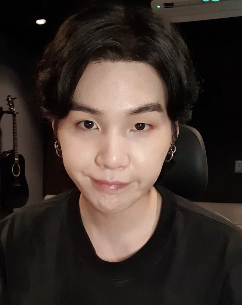 Genius Lab TR on Twitter: "Kedi mi Yoongi'ye benziyor Yoongi mi kediye benziyor https://t.co ...