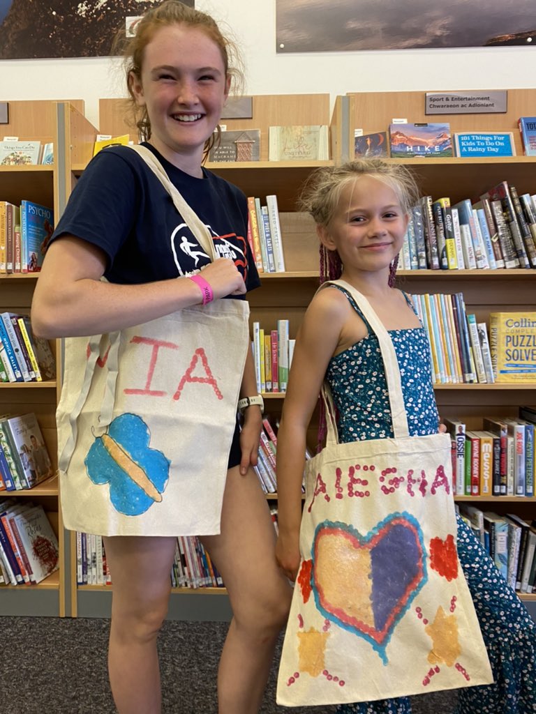Lucy Coleman on Twitter: "RT @Nelson_Lib: Crefftau yn y llyfrgell 🛍🛍🛍. Crafts at the library"