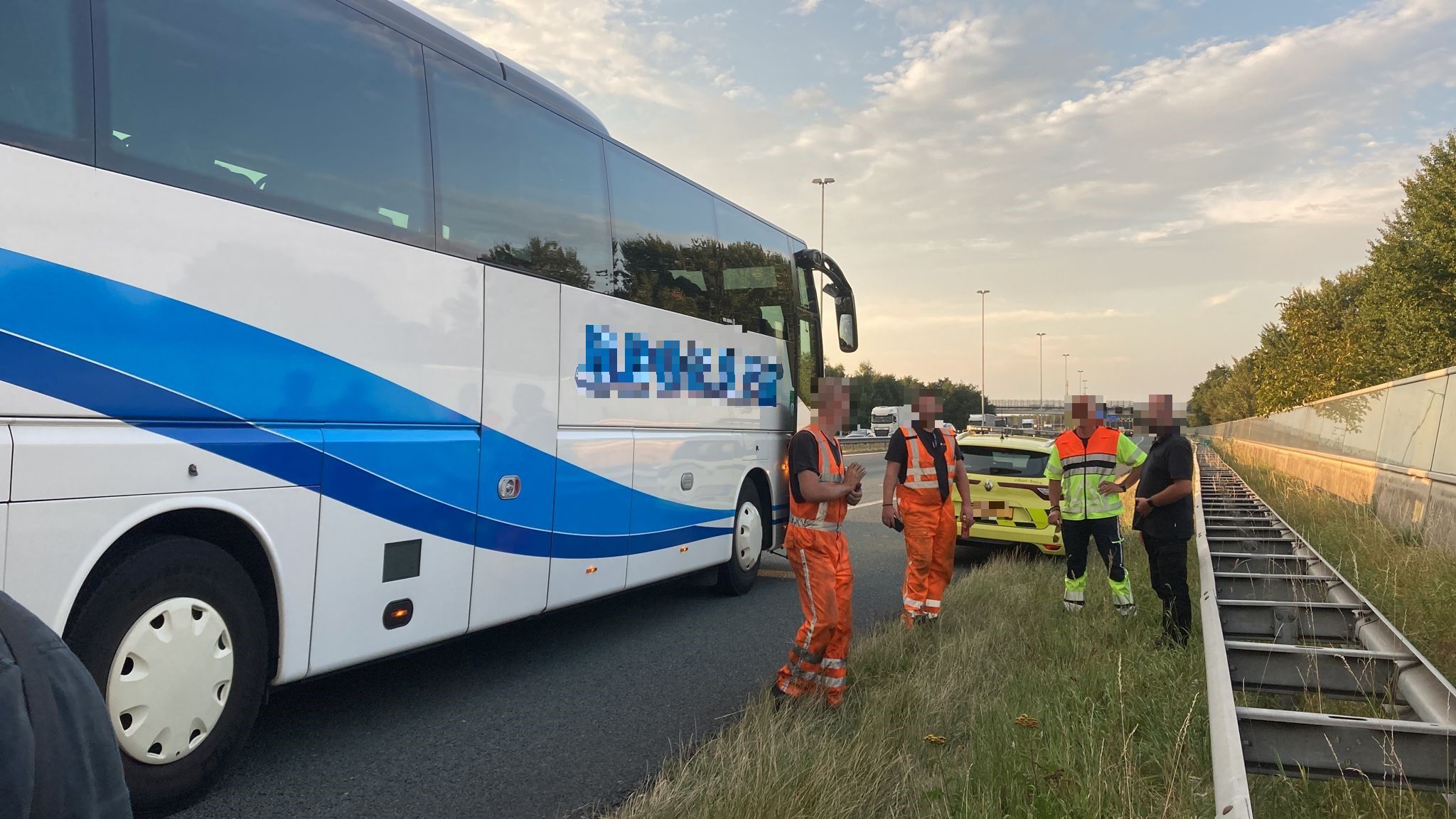 Rijkswaterstaat Verkeersinformatie on Twitter: "Het verkeer kan weer via de #A16 naar de ...