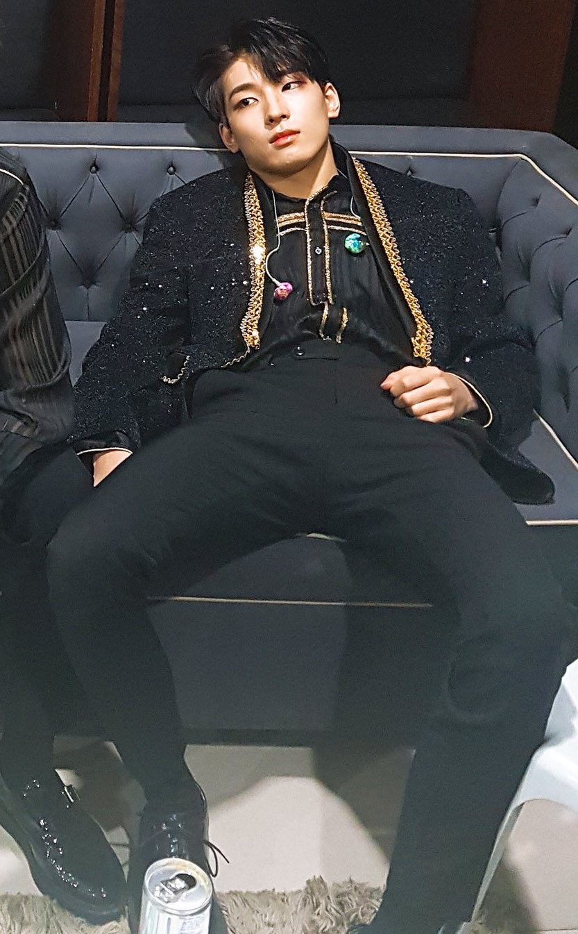 ً on Twitter: "HAVE YOU DONE A THREAD OF WONWOO MANSPREADING?? i always see him looking all tiny ...
