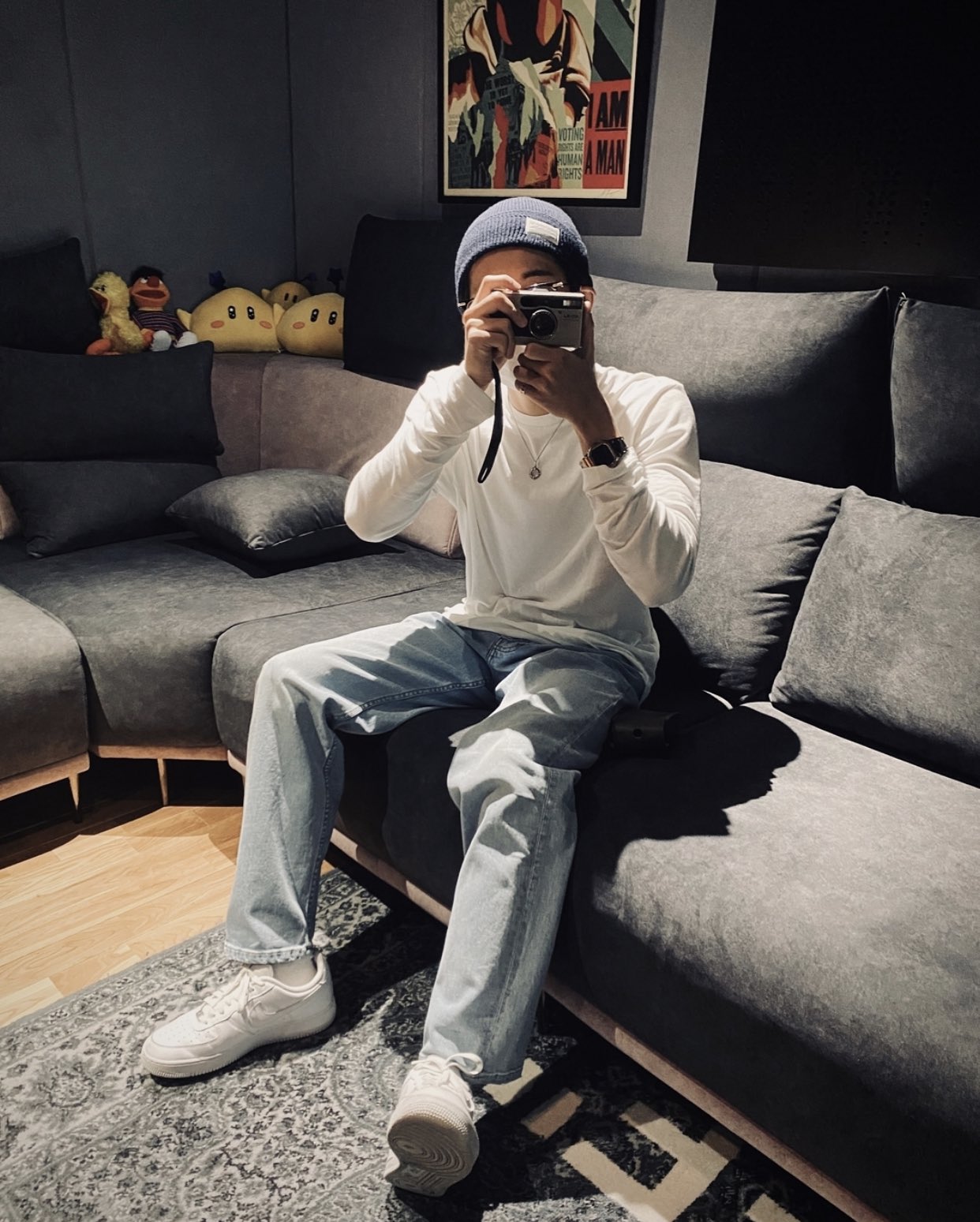 ً on Twitter: "HAVE YOU DONE A THREAD OF WONWOO MANSPREADING?? i always see him looking all tiny ...