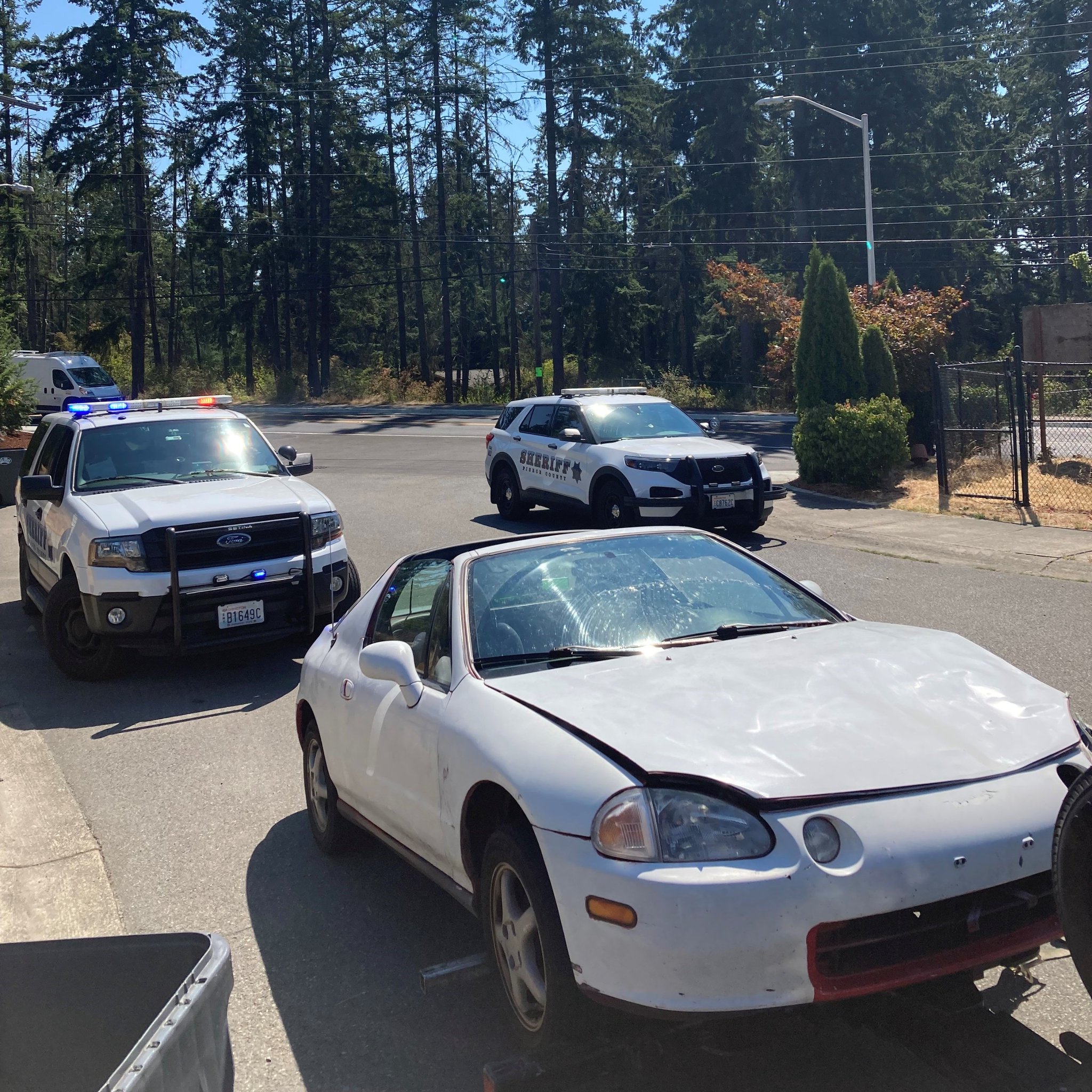 Pierce Co Sheriff On Twitter Alert Deputy Spots Armed Robbery Suspect