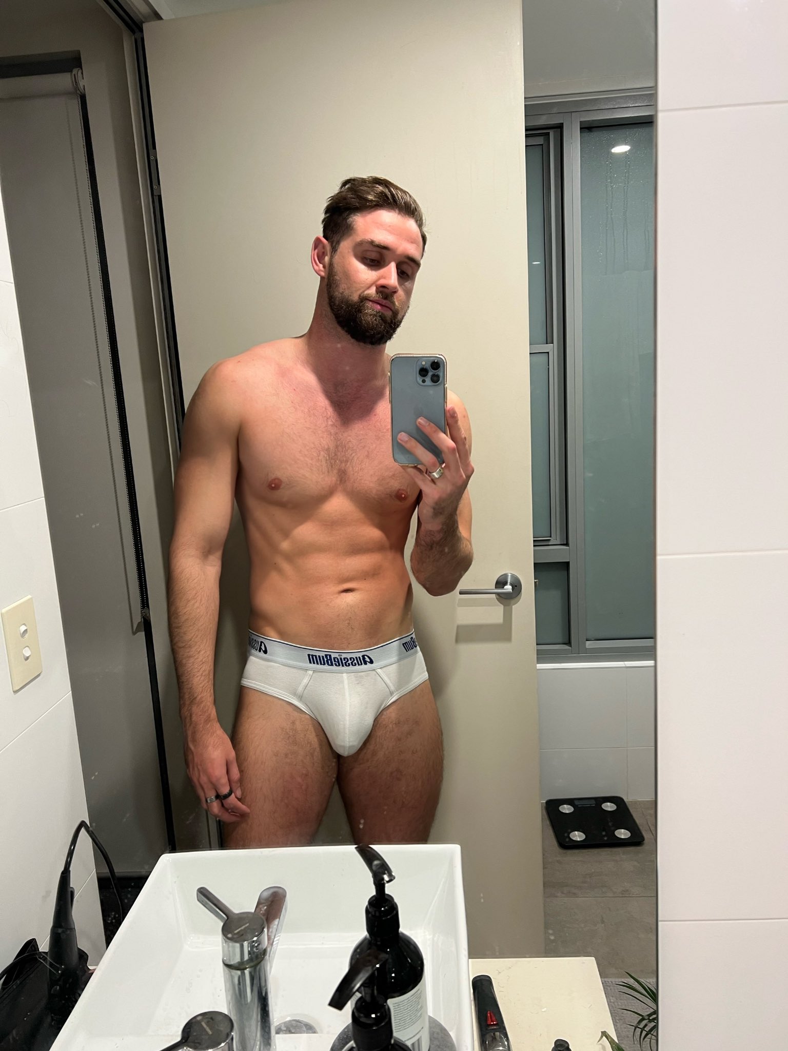 Ben Ambrose on Twitter: "Back to reality…. And my bathroom mirror https://t.co/MT9zzYn2v6" / Twitter