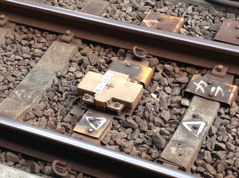 JR東日本 電気SIO広報（公式） on Twitter: "ATS-PがECからの情報を常に地上子から列車に送り出しているのに対し、ATS-P(N)は地上子にコイルを設け、列車側から発生する ...