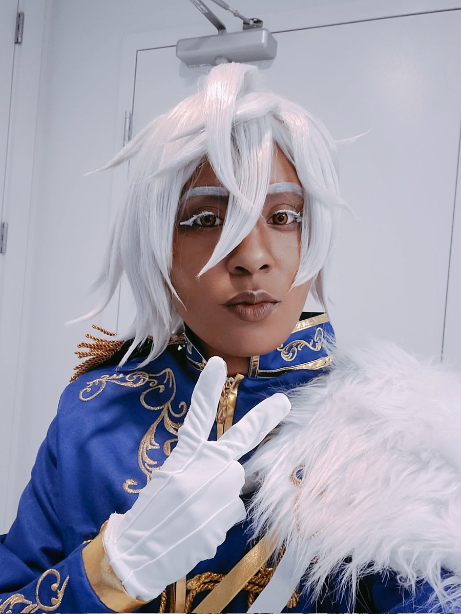 「Cosplayers, show your side by side compa」|v eidenge 💫💎💙のイラスト