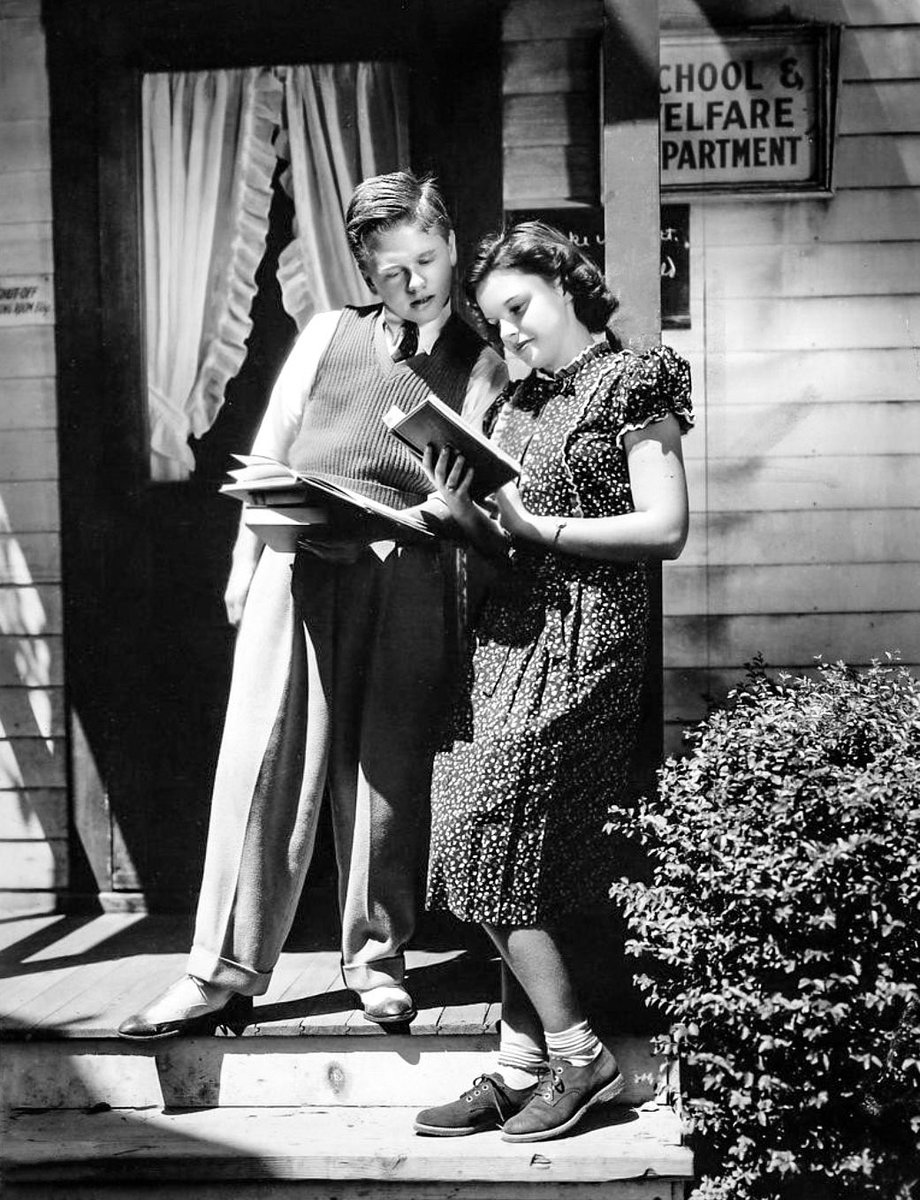 Tammy Dooley on Twitter: "RT @cjubarrington: Mickey Rooney and Judy Garland at the MGM school, 1938"