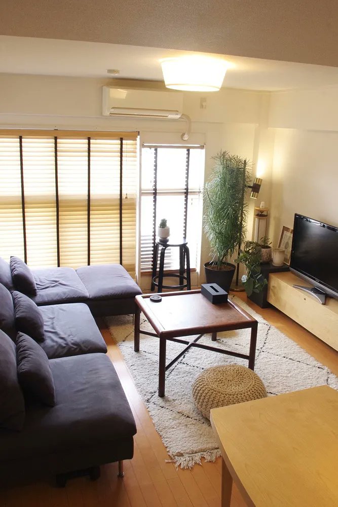 GINZA on Twitter: "【 #私と部屋 】 vol.77 降り注ぐ太陽。共存するヴィンテージの重厚感と巨匠の家具たち ー 渡辺由貴さん https://buff.ly/3jFX4ck"