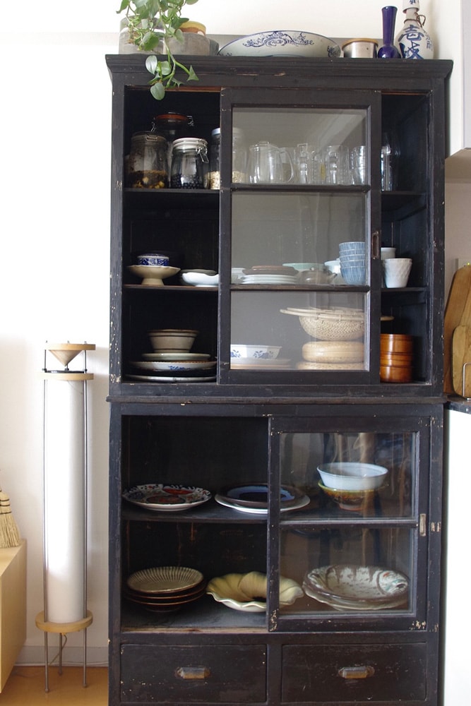 GINZA on Twitter: "【 #私と部屋 】 vol.77 降り注ぐ太陽。共存するヴィンテージの重厚感と巨匠の家具たち ー 渡辺由貴さん https://buff.ly/3jFX4ck"