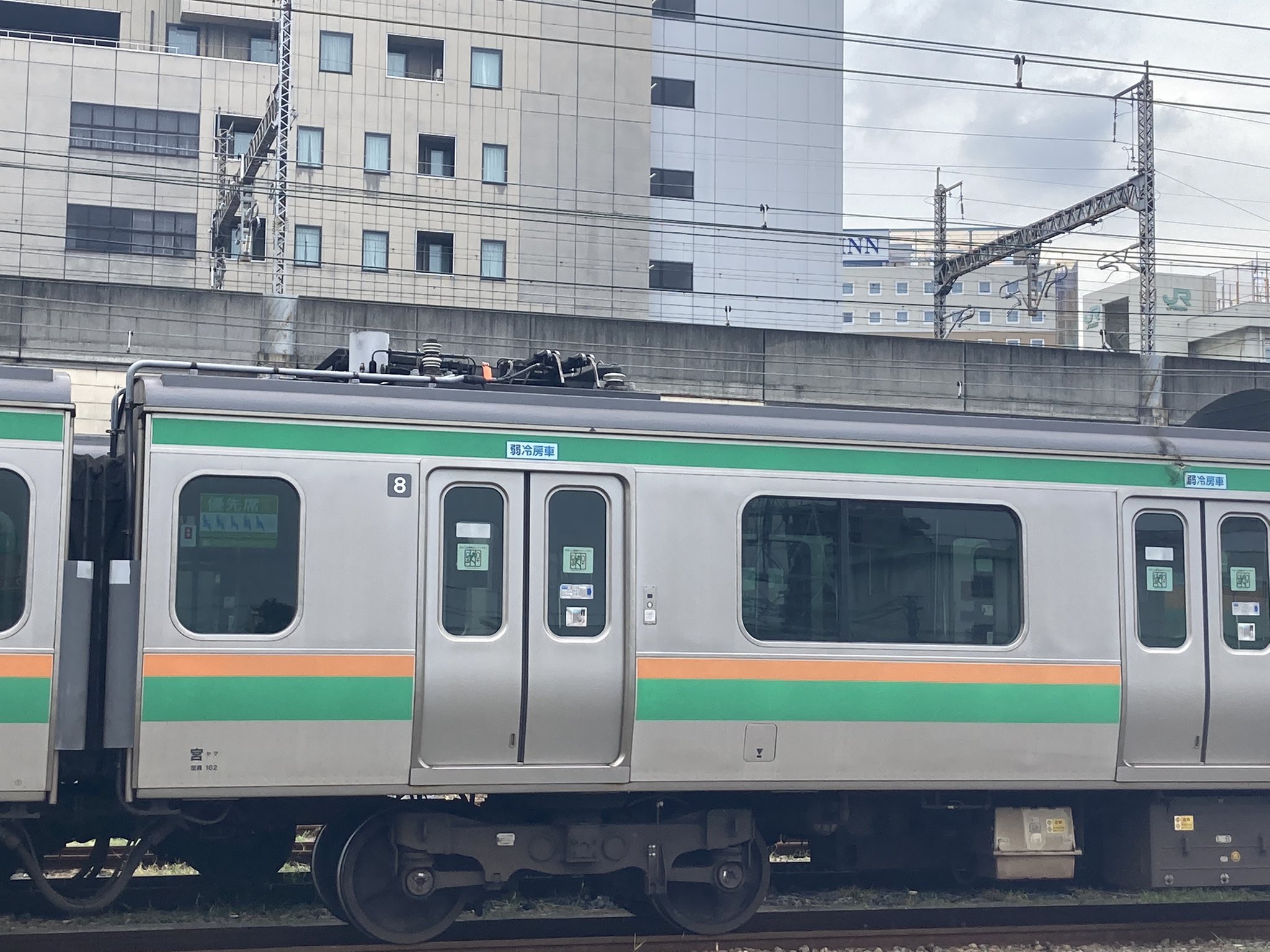 くもティ on Twitter: "架線切断事故を起こしたE231系U528編成ですが、現在宇都宮駅電留24番線留置中です。3号車はパンタを上げていますが8号車のパンタは下がっています。尚、8 ...