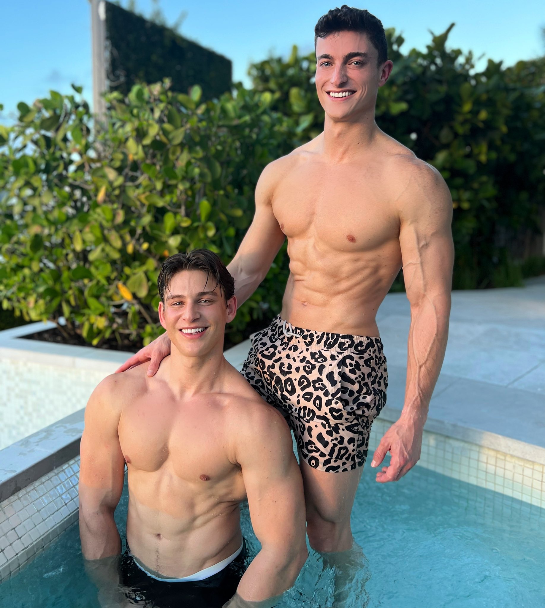 Reno gold ™ (484k+) on Twitter: "Re-tweet if you want this 🤪💙 almost 4 years strong together ...