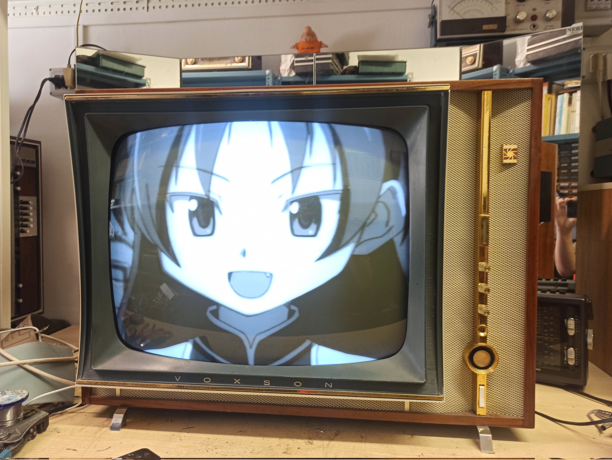 I put waifus on a vintage TV (@telewaifus) / Twitter