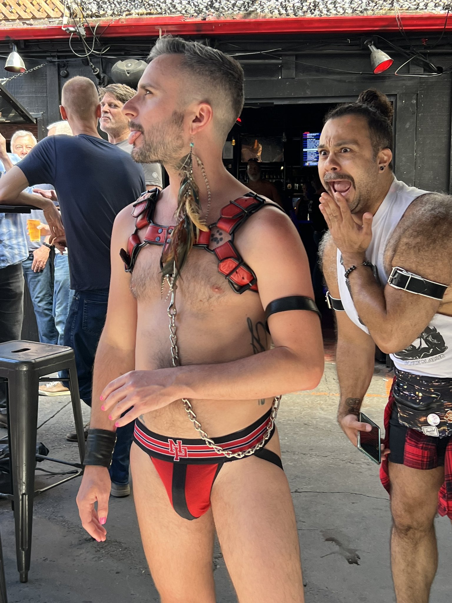 lockedFFpig on Twitter: "Fun Sunday at the SF Eagle. ☺️ https://t.co/BONYW50m6I" / Twitter