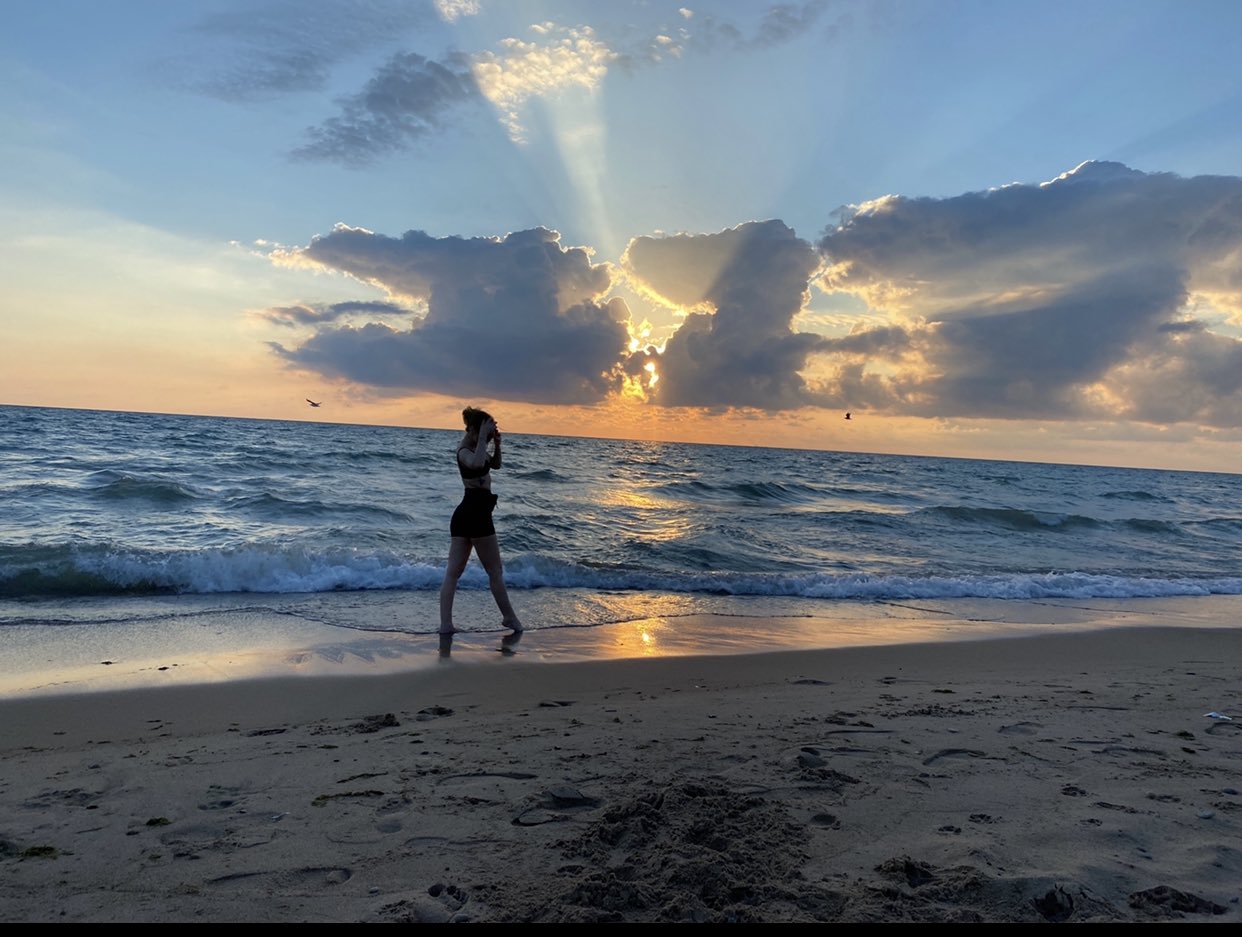 TW Pornstars - 2 pic. Sunnie Jones. Twitter. dancing in the sunrise . 3 ...