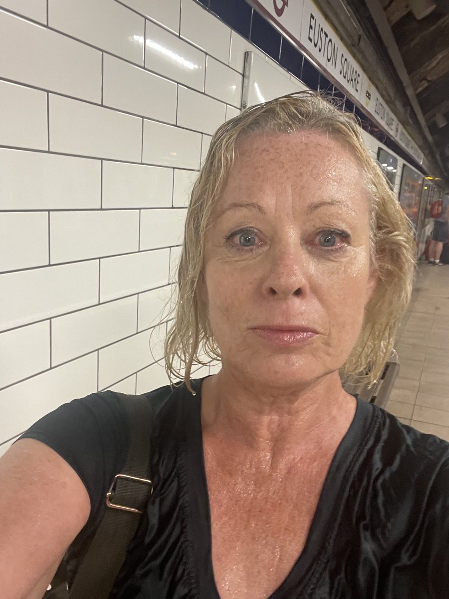 Gabrielle Glaister's Instagram, Twitter & Facebook on IDCrawl