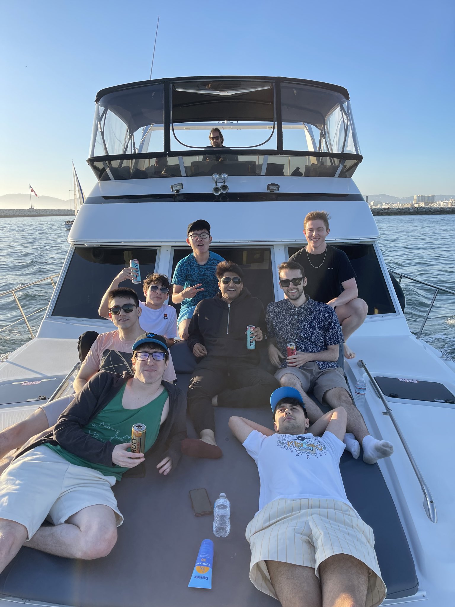 CLG Dhokla on Twitter: "Them boys up to something. https://t.co/JjCf3Fvy0S" / Twitter