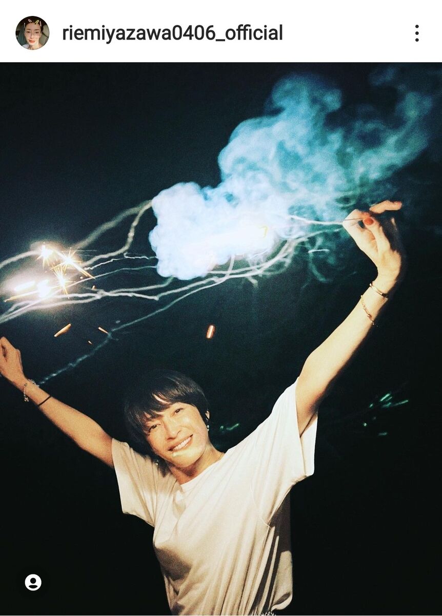 ナンガ(^O^)σ on Twitter: "RT @SportsHochi: 宮沢りえ、49歳最新ショットが美しい…さっぱりショートヘア公開も話題 https://t.co ...