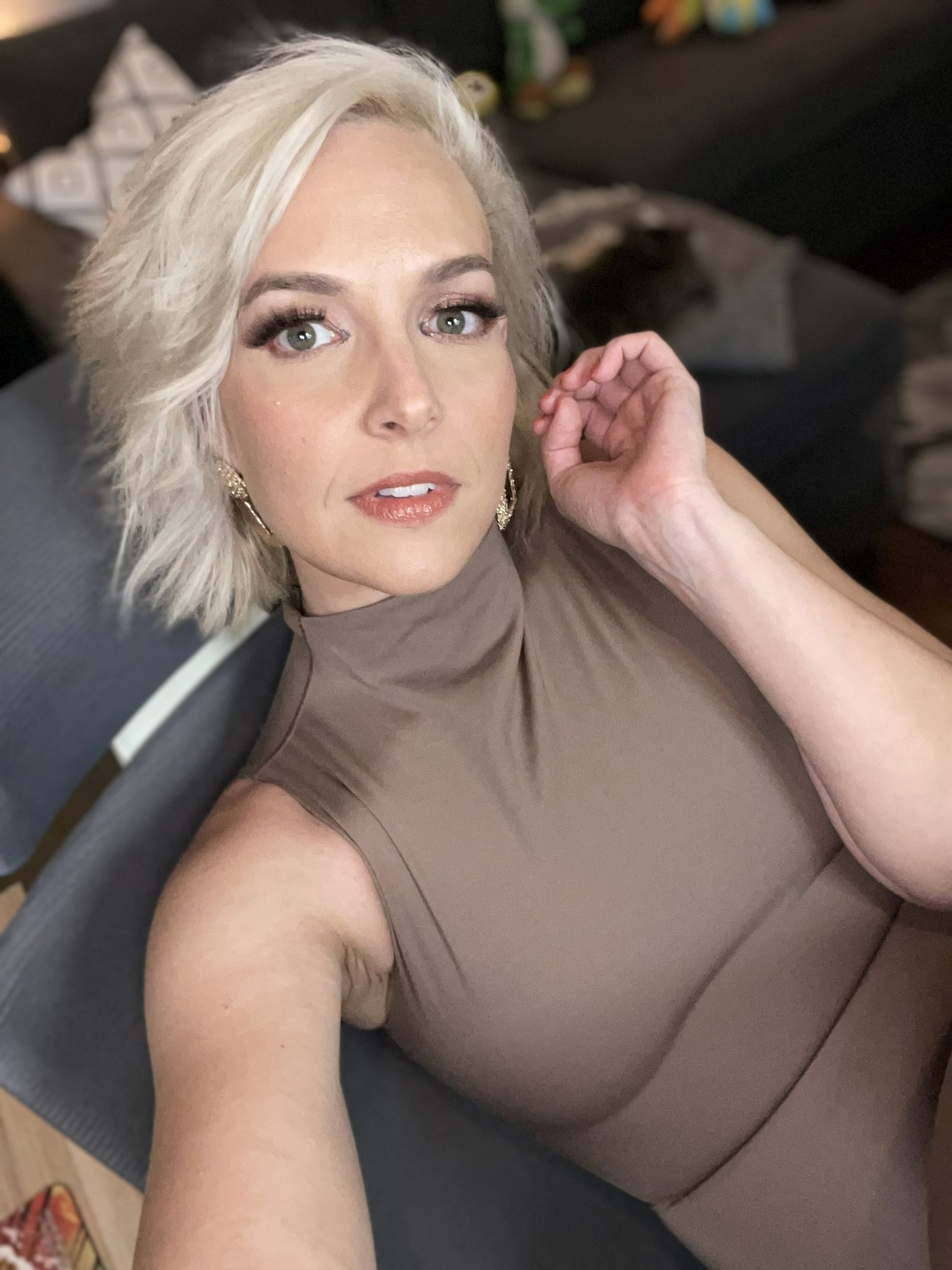 Emma Fyffe on Twitter: "Filmed some videos at home tonight. Liked how I did my makeup. https://t ...