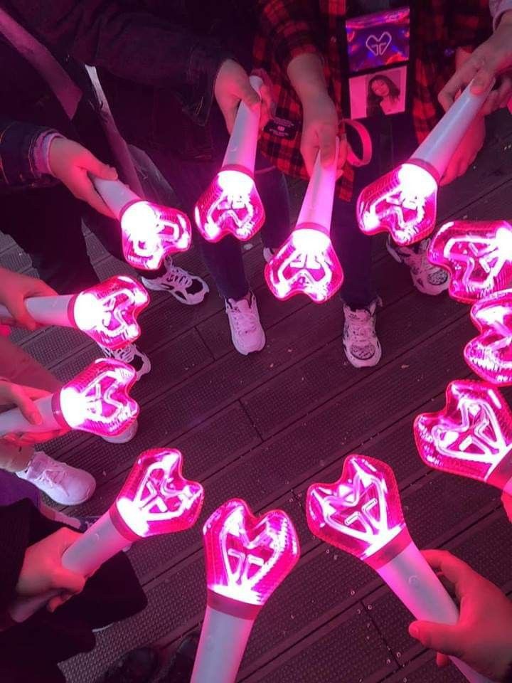 GGFIELD on X I just realized that this would be Girls Generation s first time to see their lightstick in person as a full group This could happen on their fan meeting on