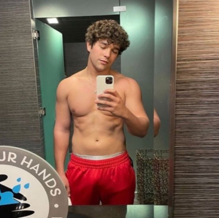 Austin Mahone 2022 Abs