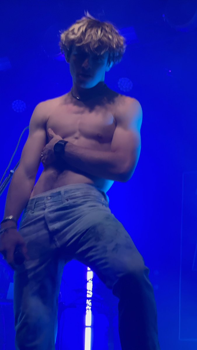 Shirtless Male Celebs On Twitter