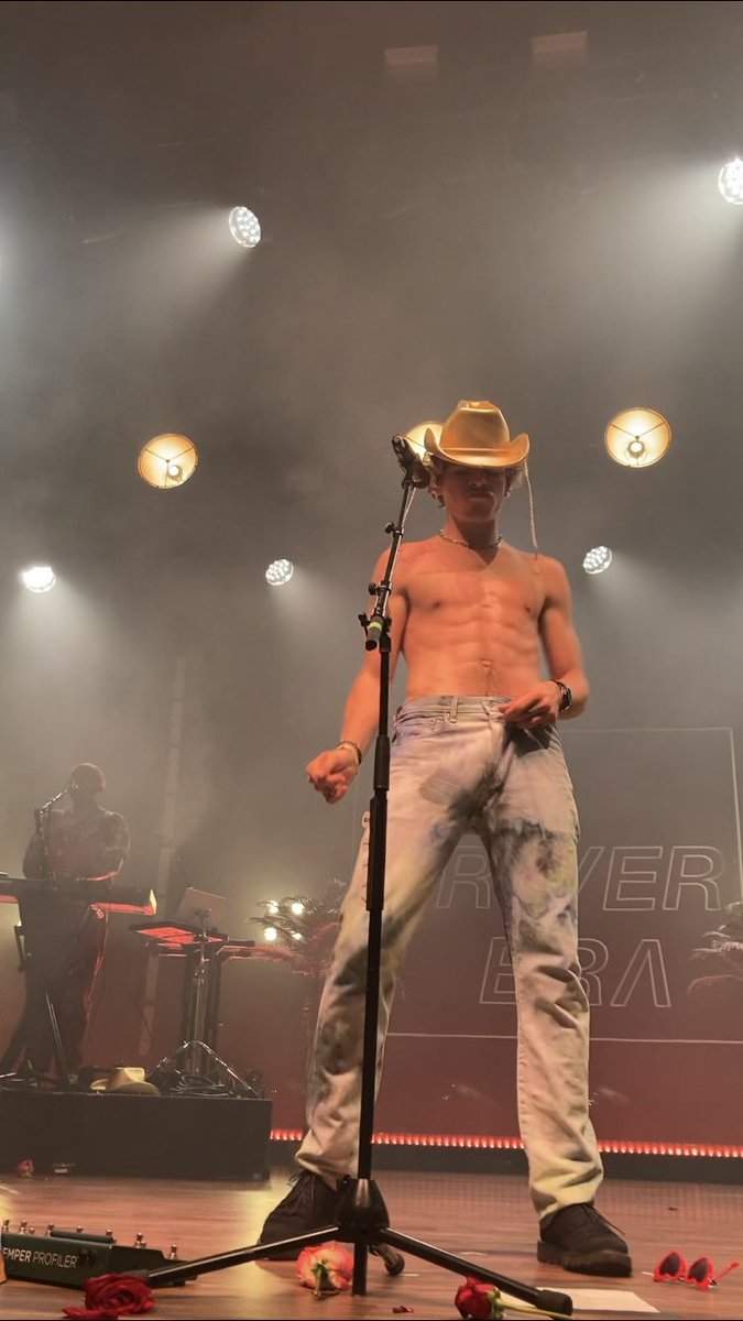 Shirtless Male Celebs On Twitter