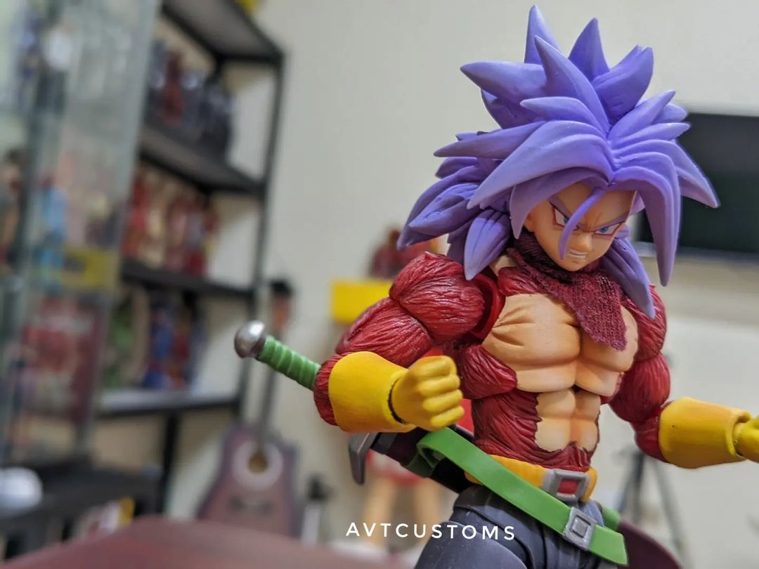 Dragon Ball Z Trunks Super Saiyan 4