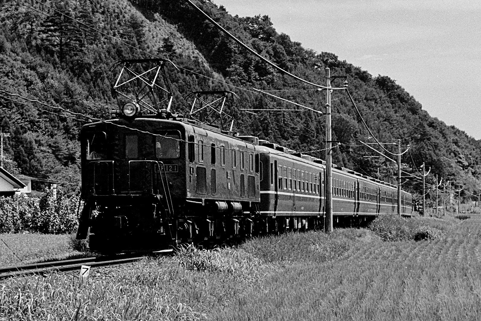 とーちゃん on Twitter: "吾妻線 12系団臨 EF12 1 https://t.co/hlZCm9KkEX" / Twitter