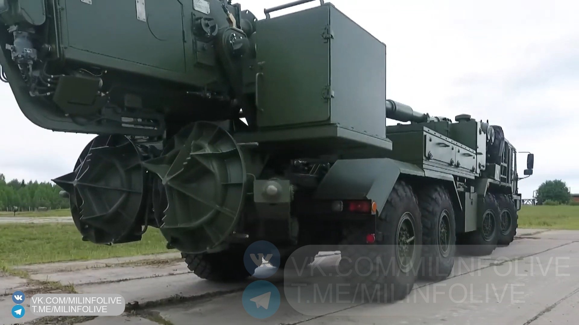 Pekka on Twitter: "Looks like as an example 5P85SM2-01 S-400 transporter erector launcher to me ...